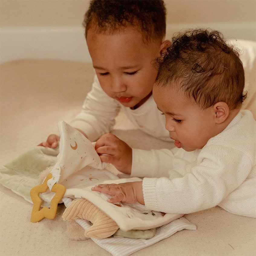 Little Dutch activiteitenboekje Newborn — MULTI COLOUR — Kindercompagnie